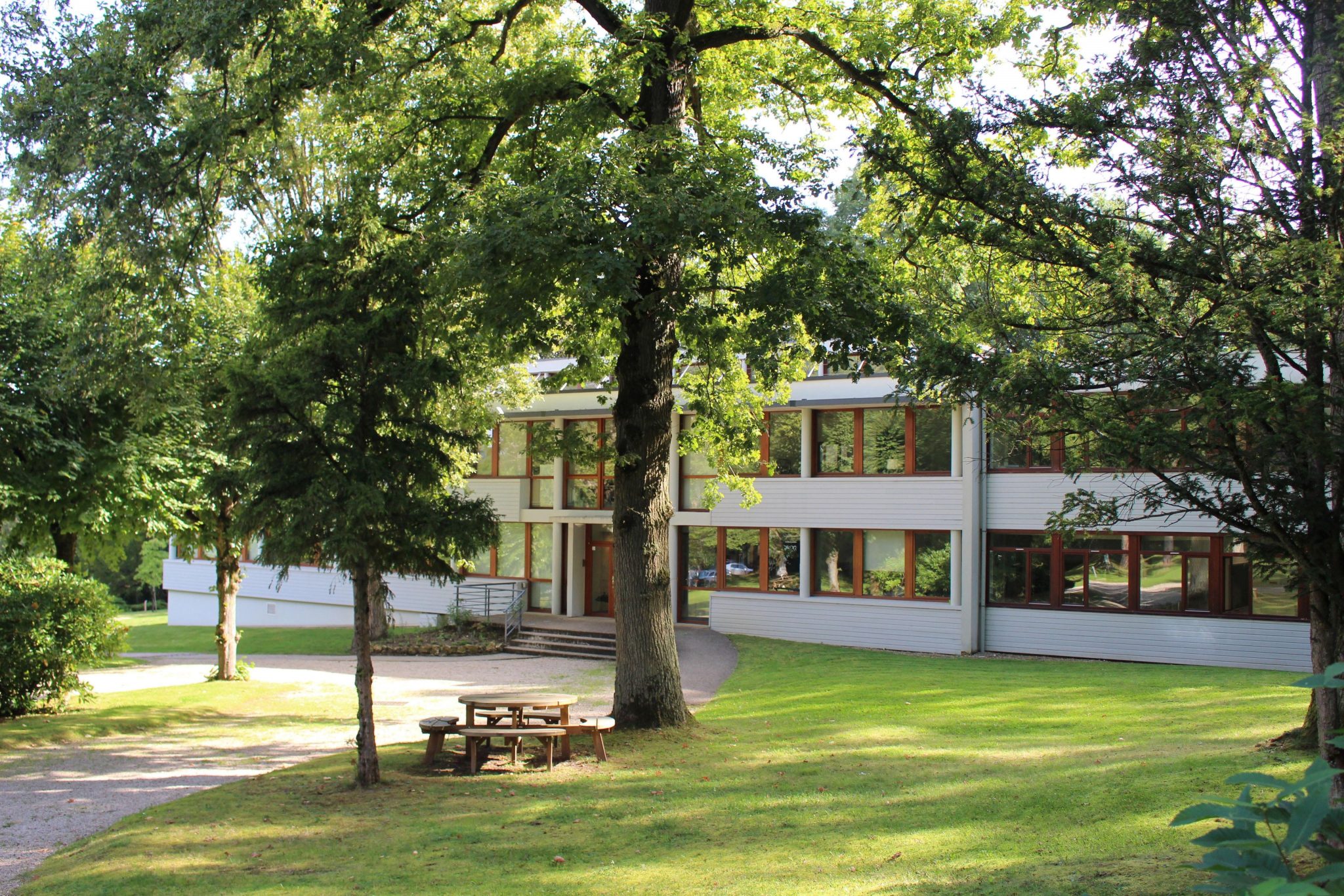 IHES - Welcome to Institut des Hautes Études Scientifiques